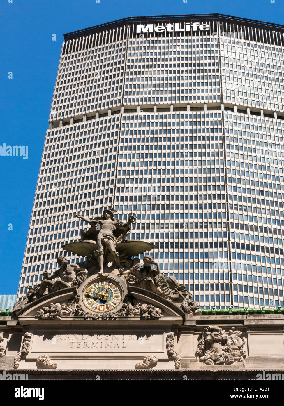 Hands sculpture usa hi-res stock photography and images - Alamy