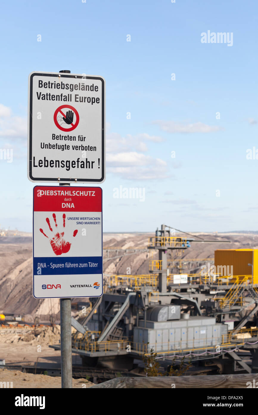 Open pit coal mine hi-res stock photography and images - Alamy