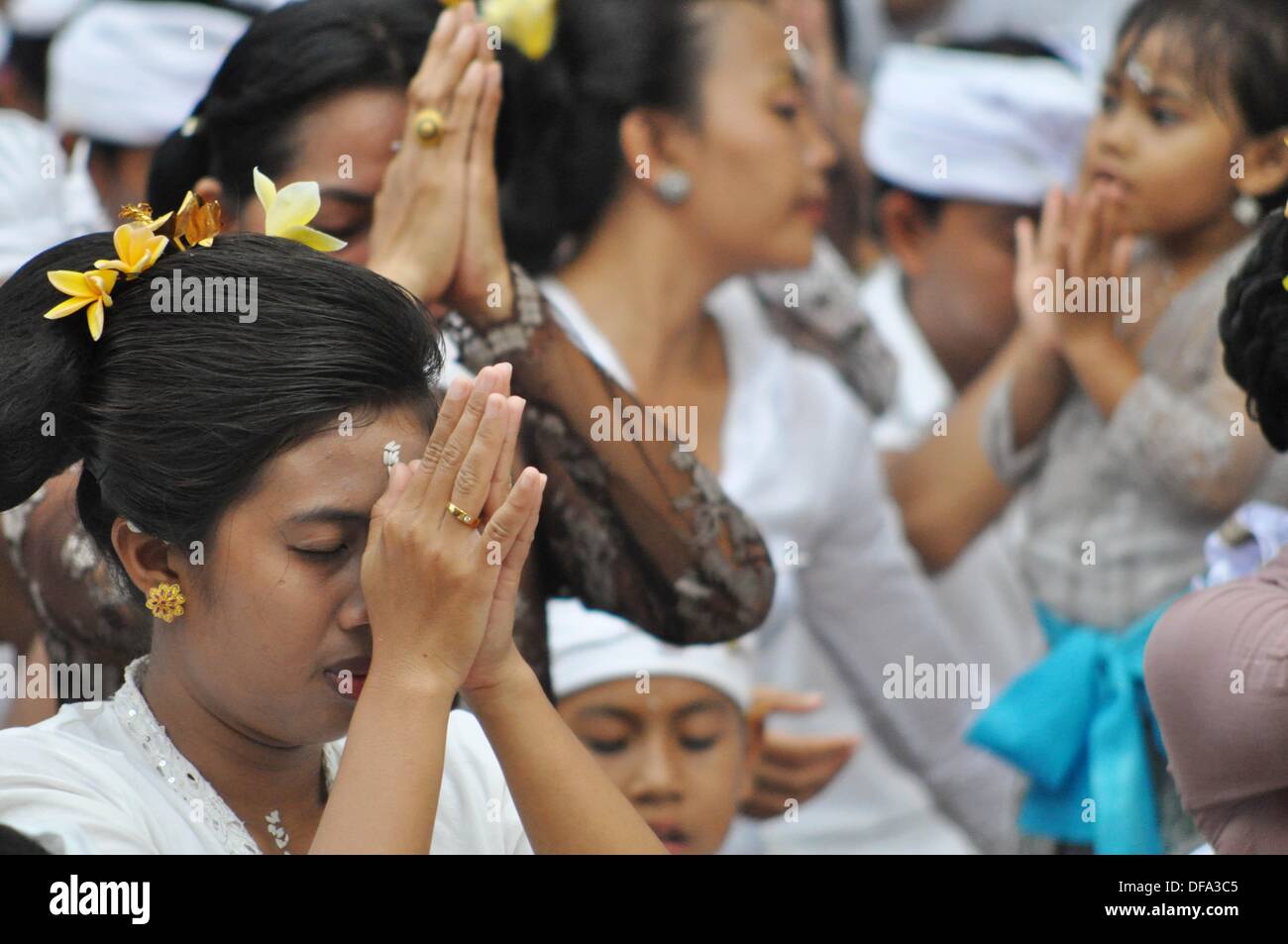 Hinduism pray hi-res stock photography and images - Alamy