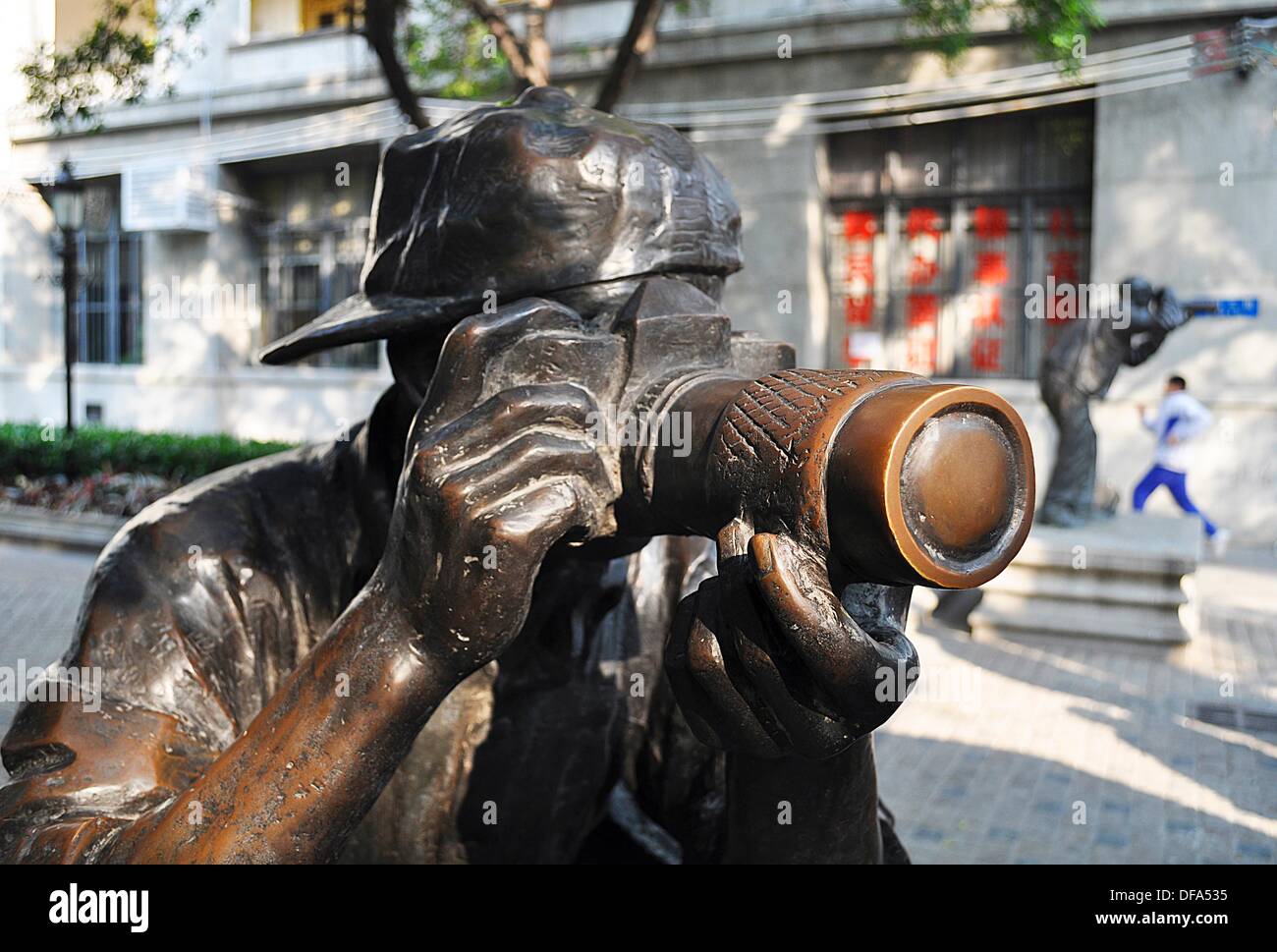 Statue of a photographer hi-res stock photography and images - Alamy