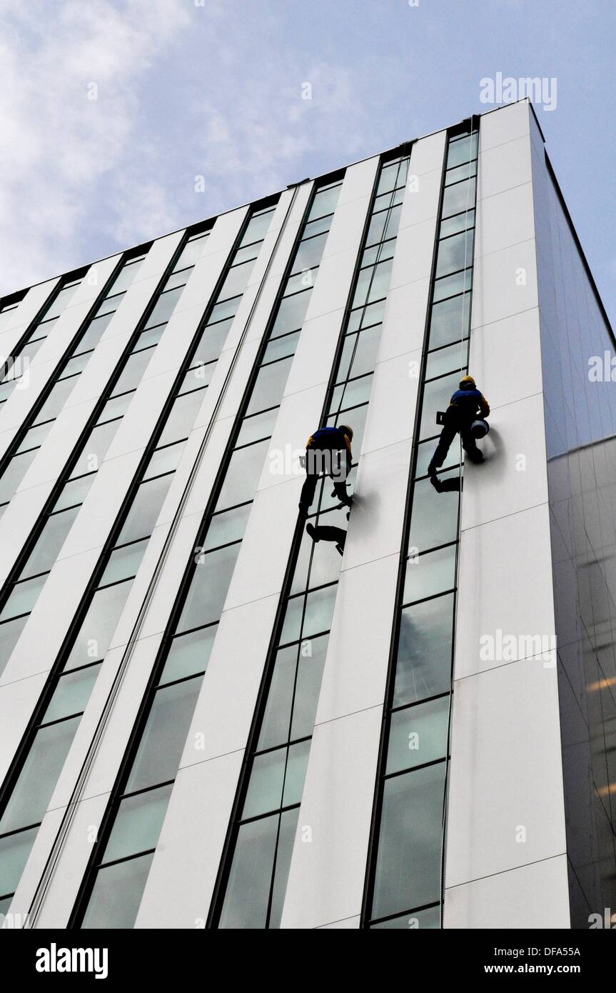 Cleaning at height hi-res stock photography and images - Alamy