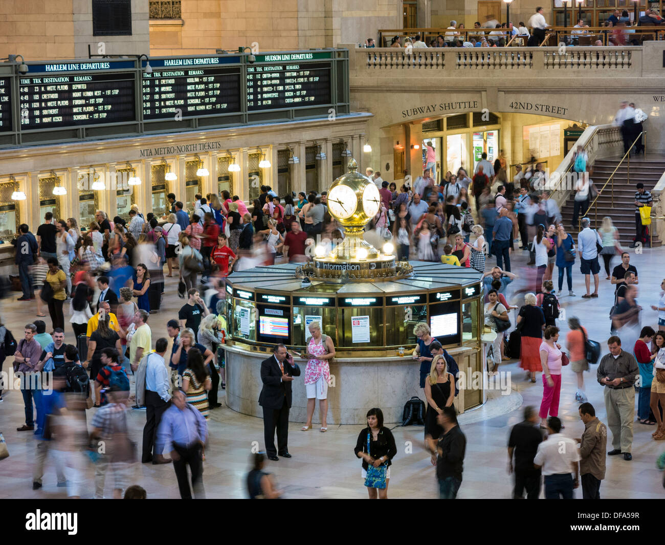 Motion and crowds hi-res stock photography and images - Alamy