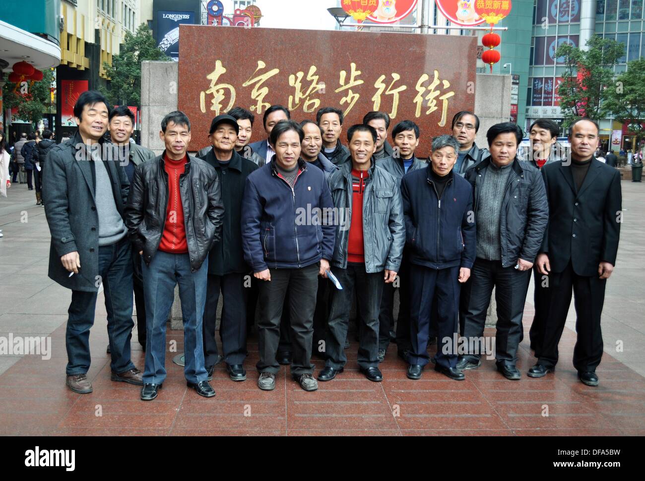 Group of men posing hi-res stock photography and images - Alamy