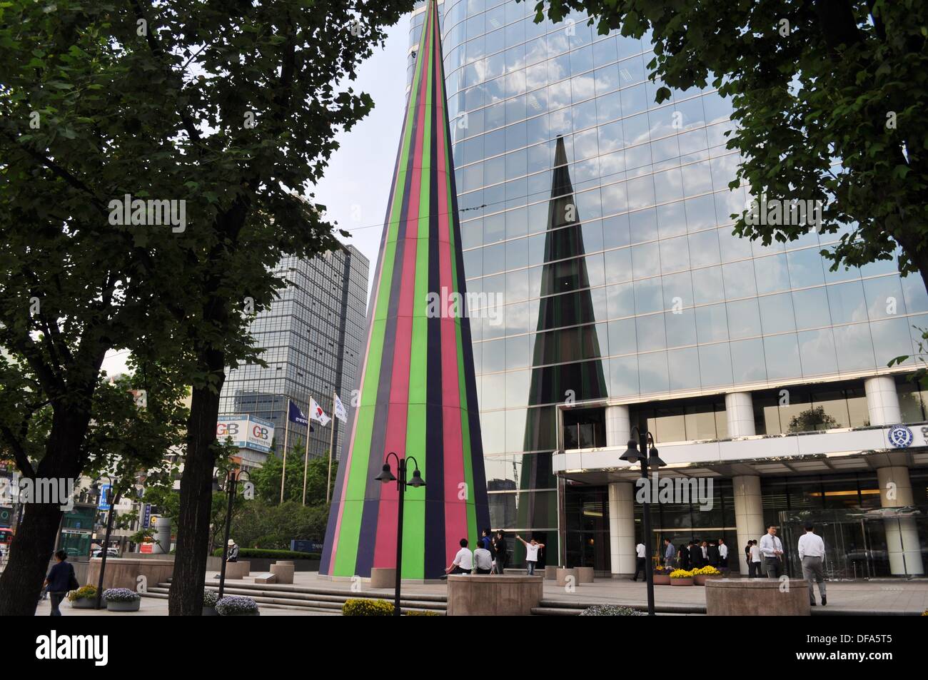 Seoul (South Korea): modern architecture by Seoul Station Stock Photo ...