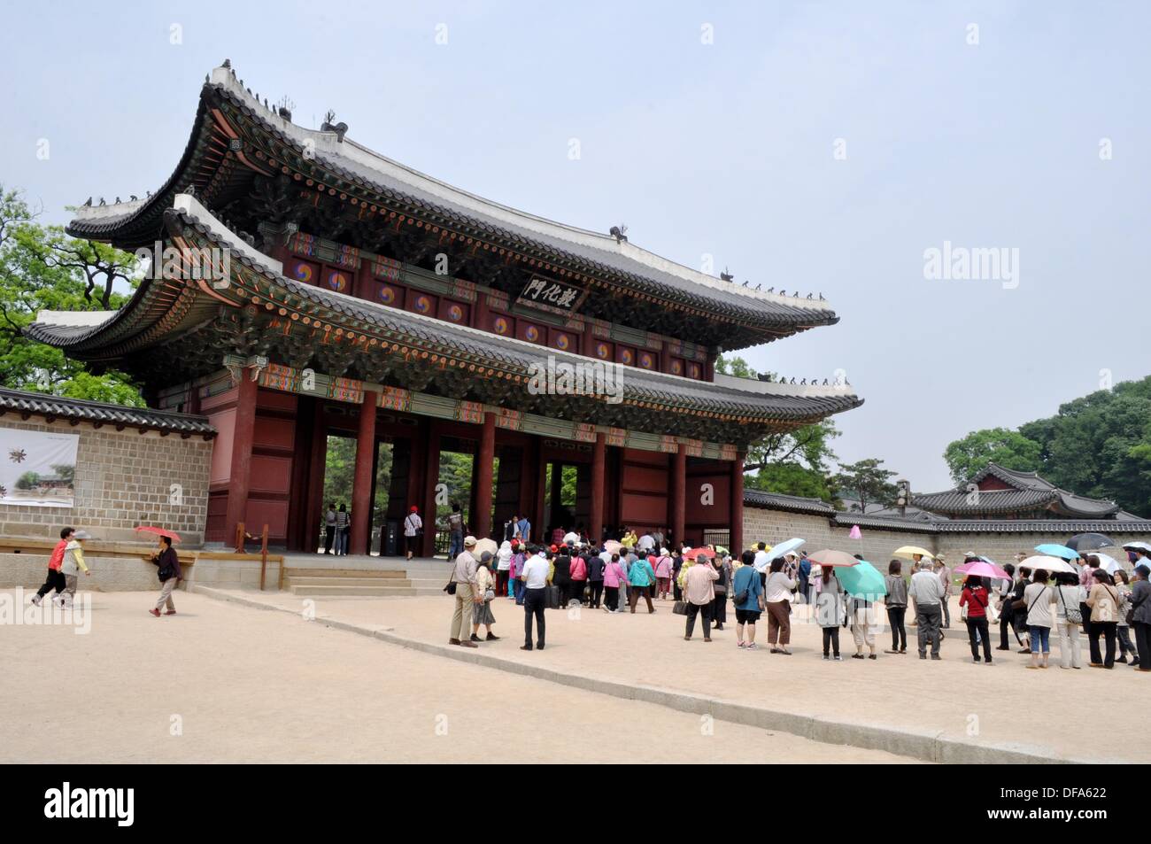 Entrance to changdeokgung hi-res stock photography and images - Alamy