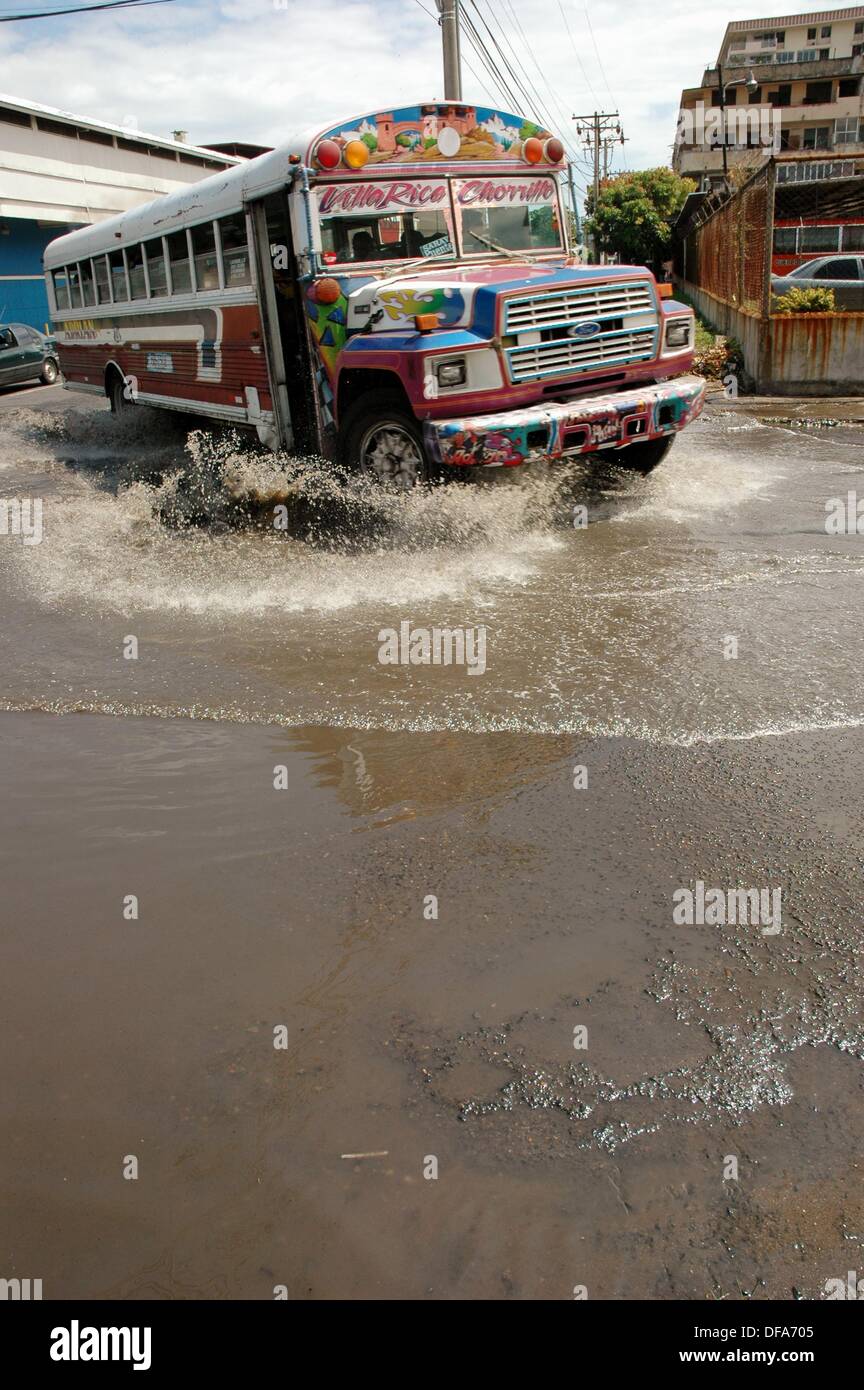 Bus making turn hi-res stock photography and images - Alamy