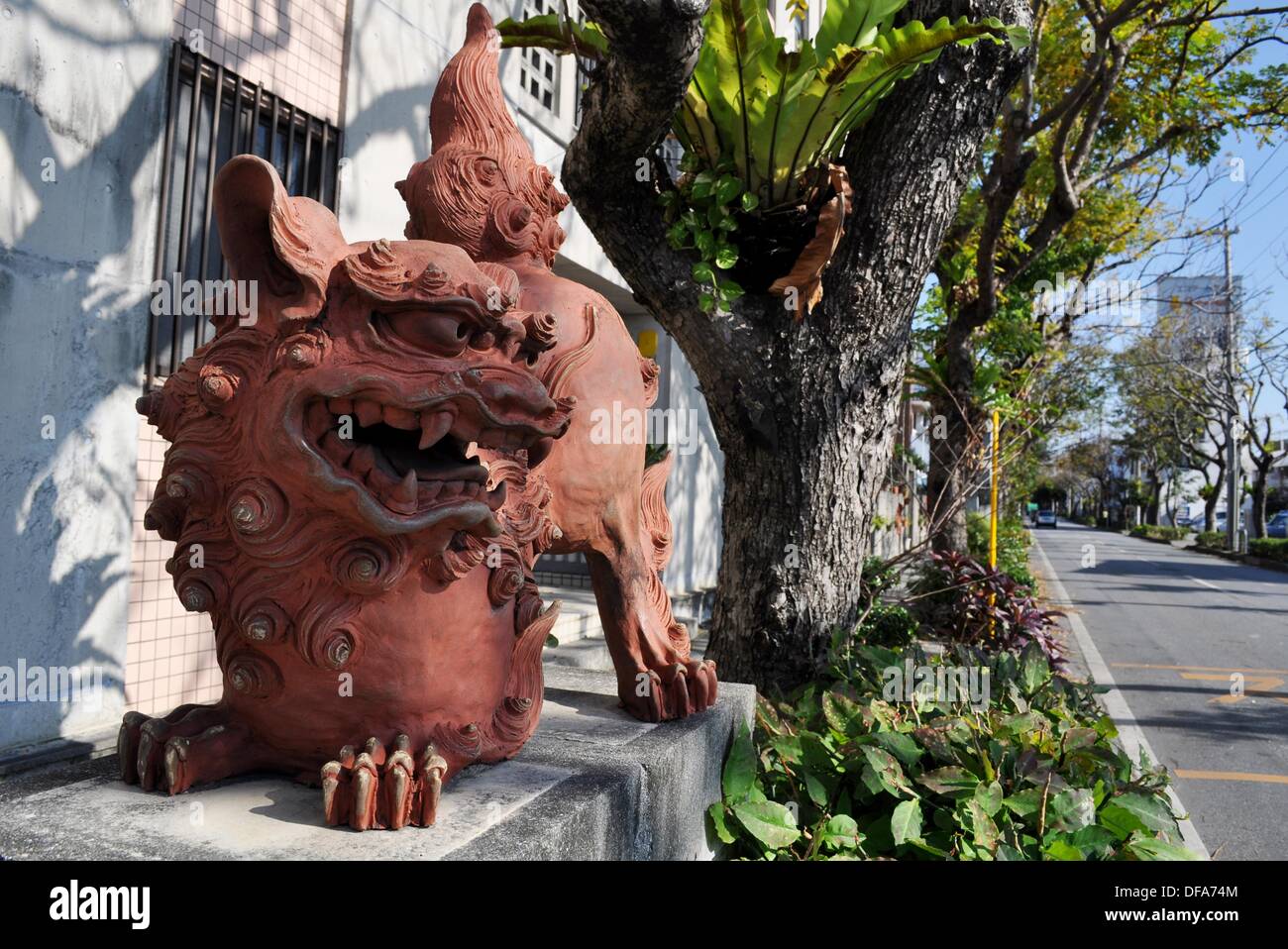 Traditional ryukyuan shisa hi-res stock photography and images - Alamy