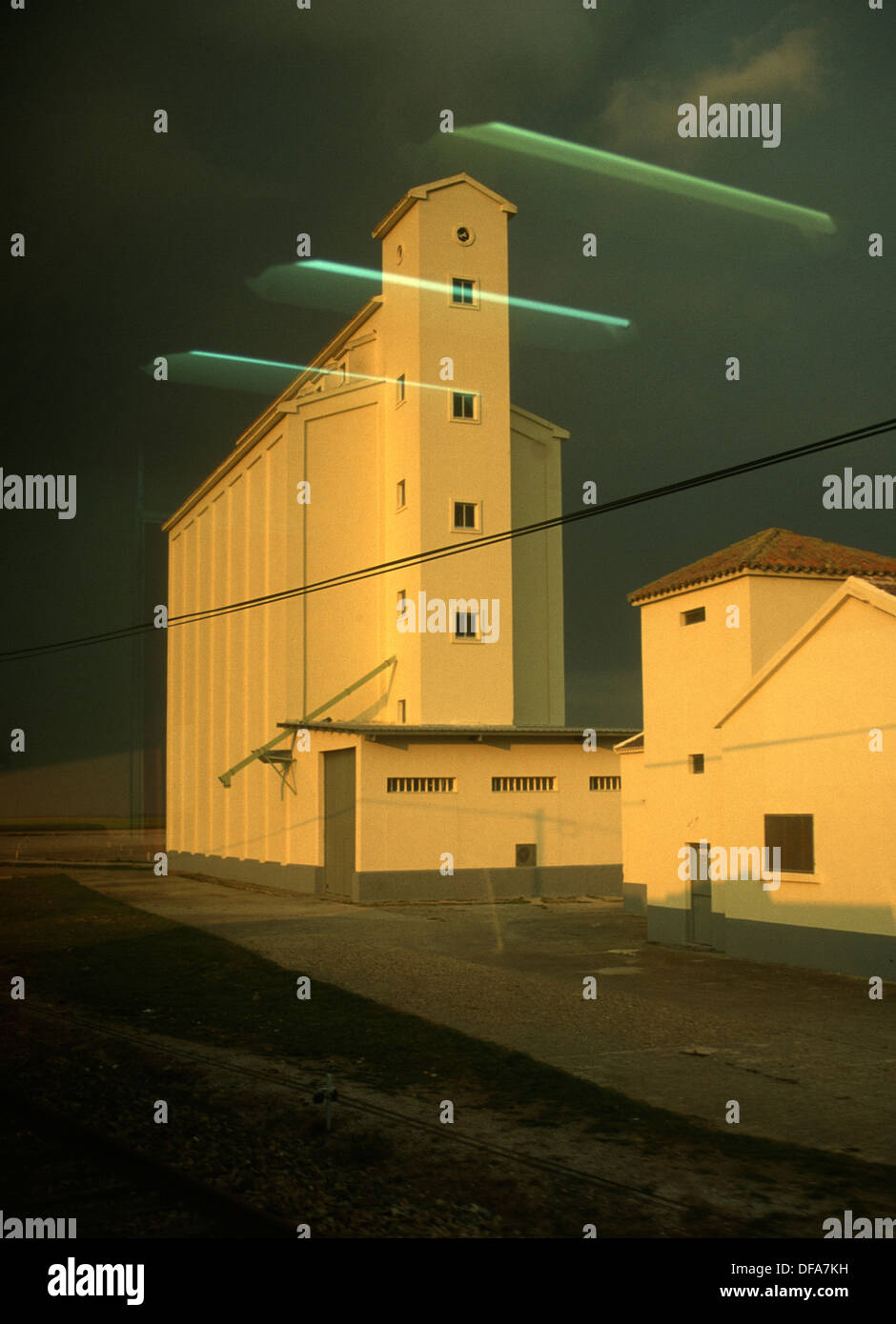 Moving grain silo hi-res stock photography and images - Alamy