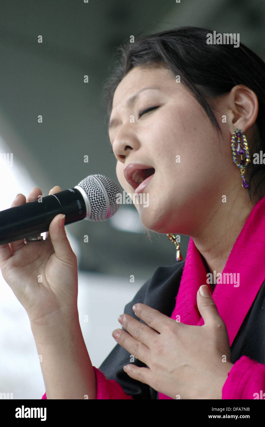 Tibetan singer hi-res stock photography and images - Alamy