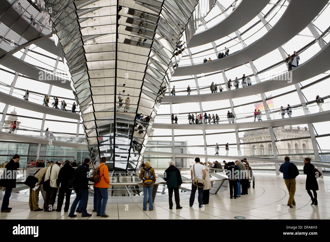 Reichstags dome hi-res stock photography and images - Alamy