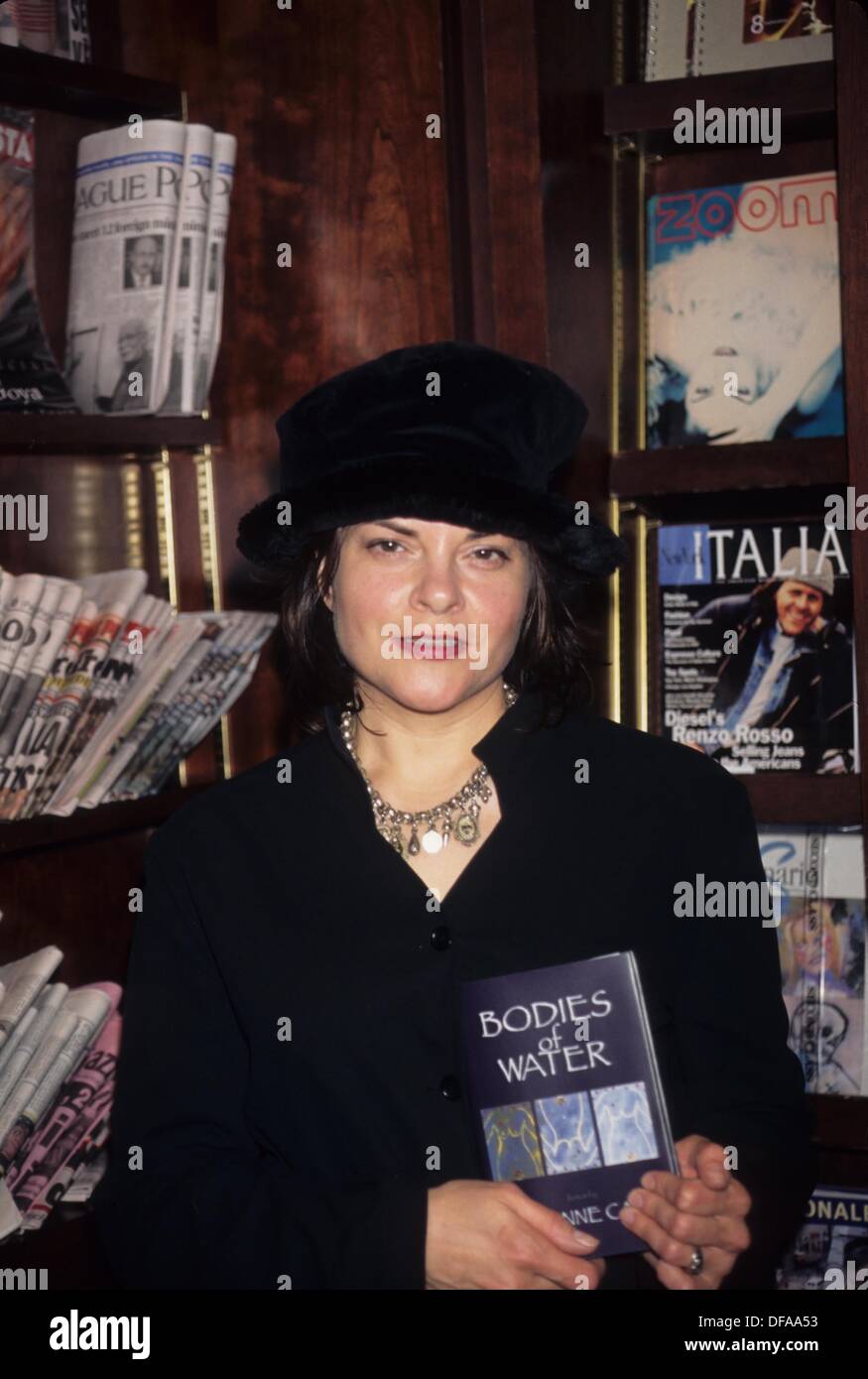 Rosanne cash 1996 hi-res stock photography and images - Alamy