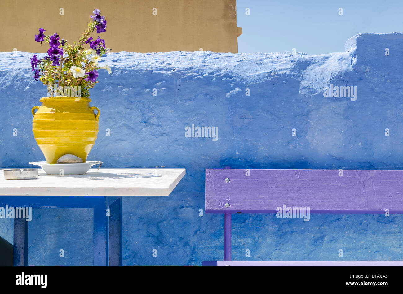 Colourful Greek street scene on the island of Syros, Cyclades, Greece ...