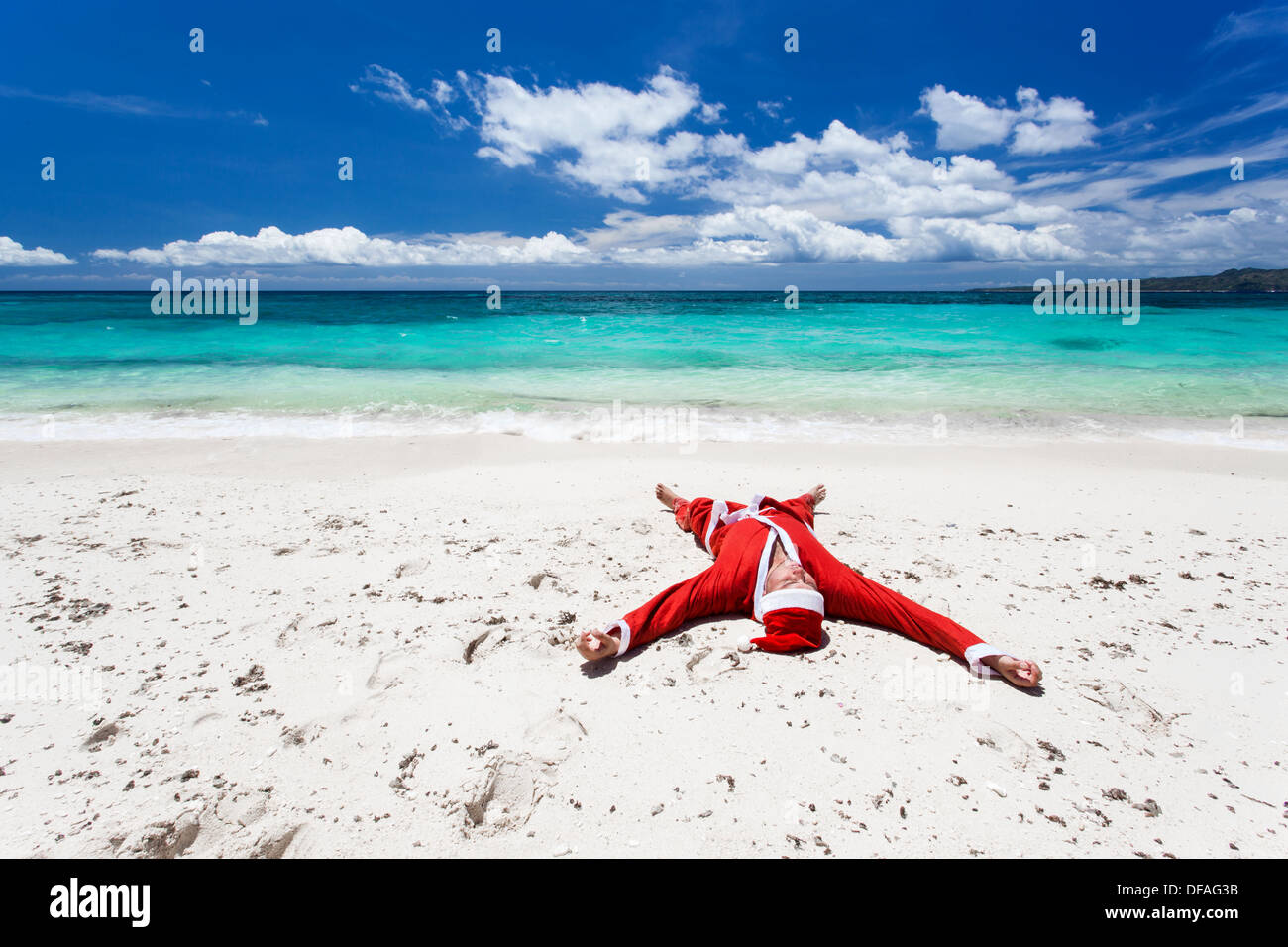 Santa Claus on beach relaxing, enjoying summer Stock Photo - Alamy
