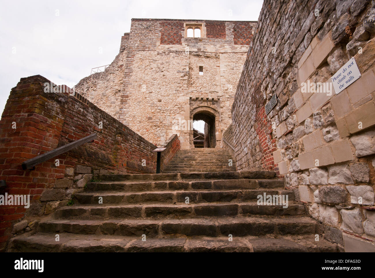 Steps leading to castle hi-res stock photography and images - Alamy