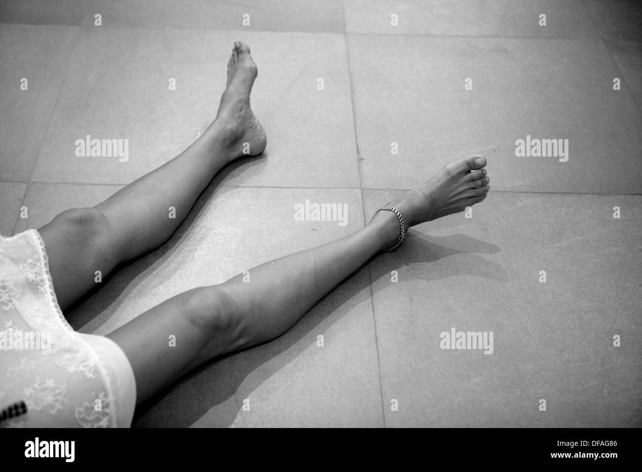 Woman murder legs hi-res stock photography and images - Alamy