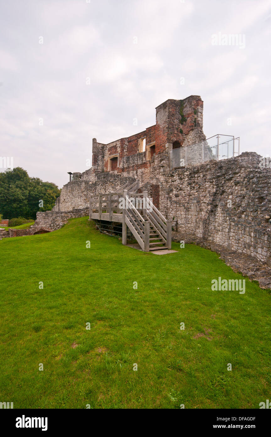 Castles keep farnham hi-res stock photography and images - Alamy