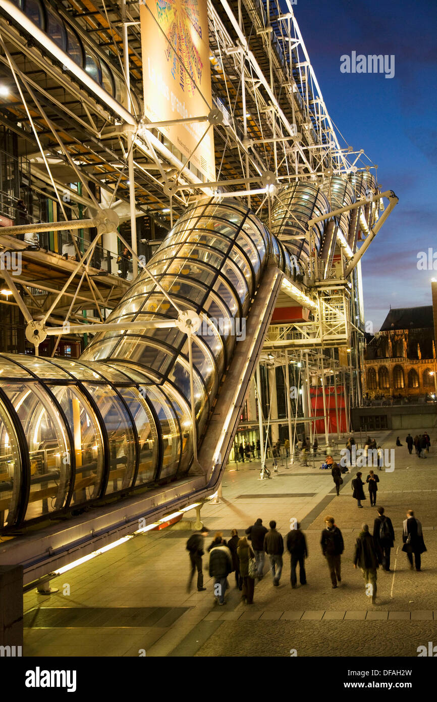 Centre Georges Pompidou At Night Stock Photos & Centre Georges Pompidou ...