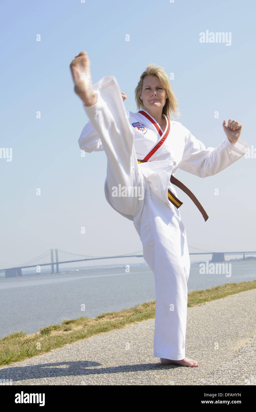 Karate woman kick hi-res stock photography and images - Alamy