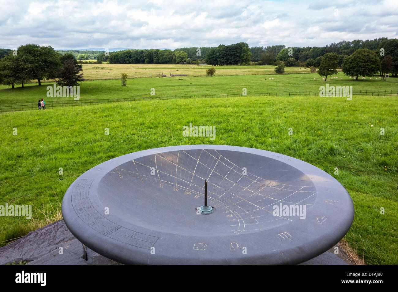 Slate sundial hi-res stock photography and images - Alamy