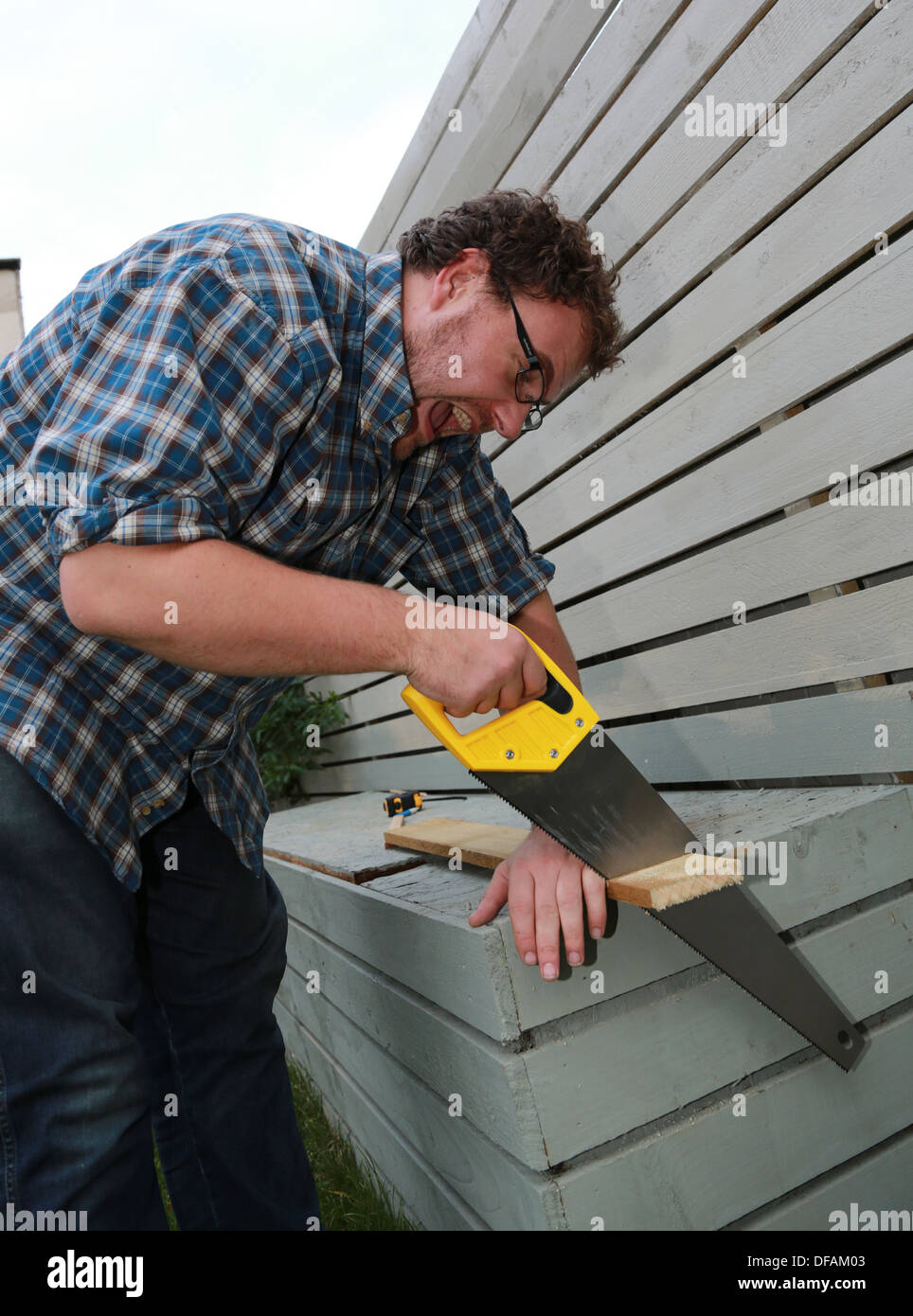 Person sawing hi-res stock photography and images - Alamy