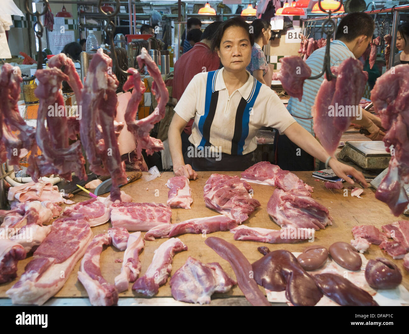Animal market in city guangzhou hi-res stock photography and images - Alamy