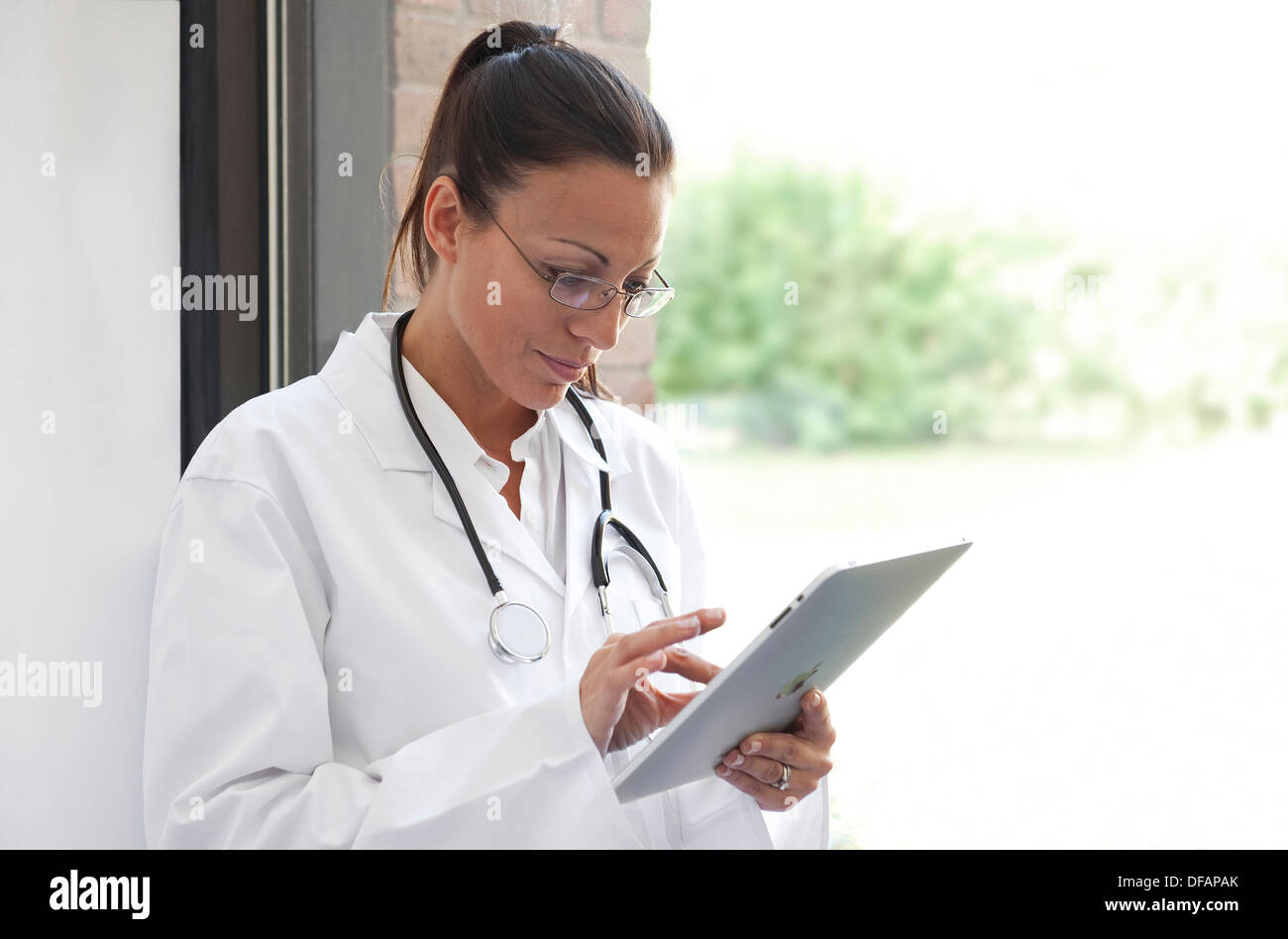 female doctor using ipad tablet computer Stock Photo - Alamy