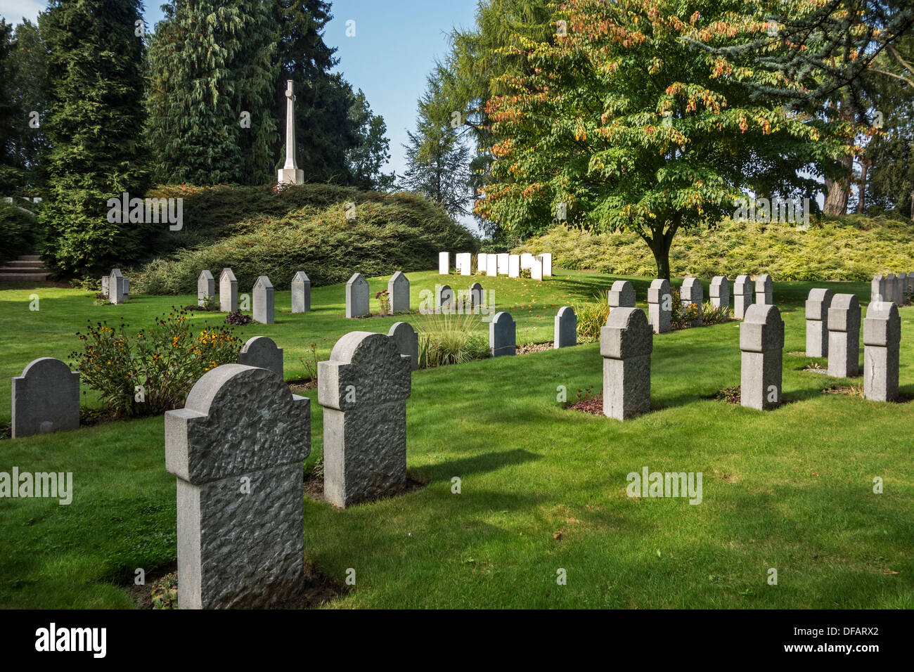 WWI German graves at the St Symphorien Commonwealth War Graves ...