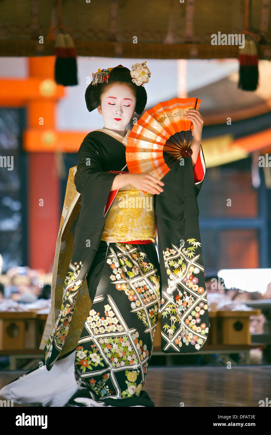 Yasaka shrine rituals hi-res stock photography and images - Alamy