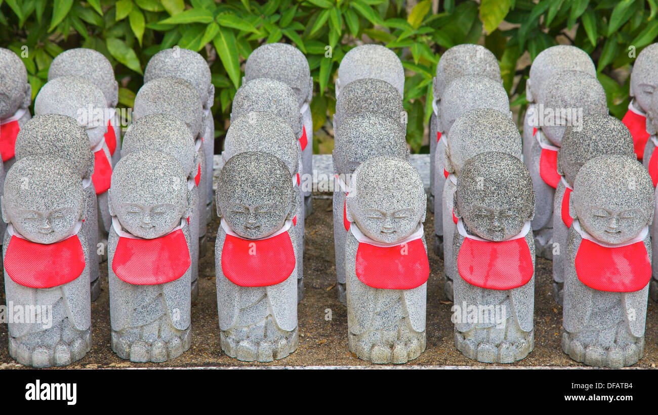 Stone figures hi-res stock photography and images - Alamy
