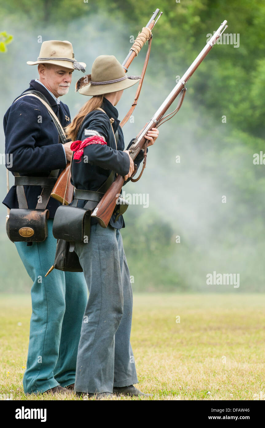 Union soldiers at the Thunder on the Roanoke American Civil War ...