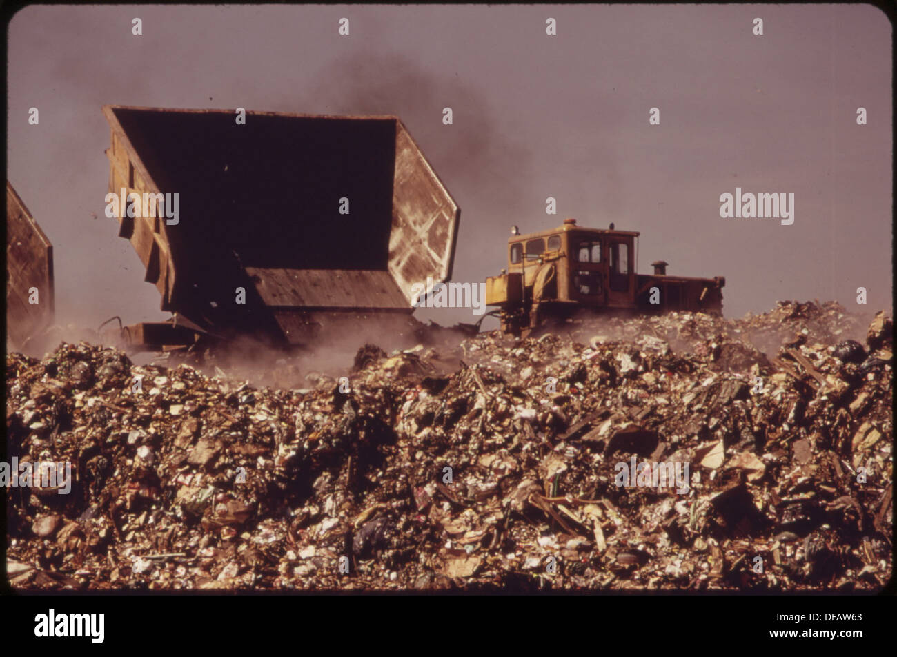 Garbage barge new york city hi-res stock photography and images - Alamy
