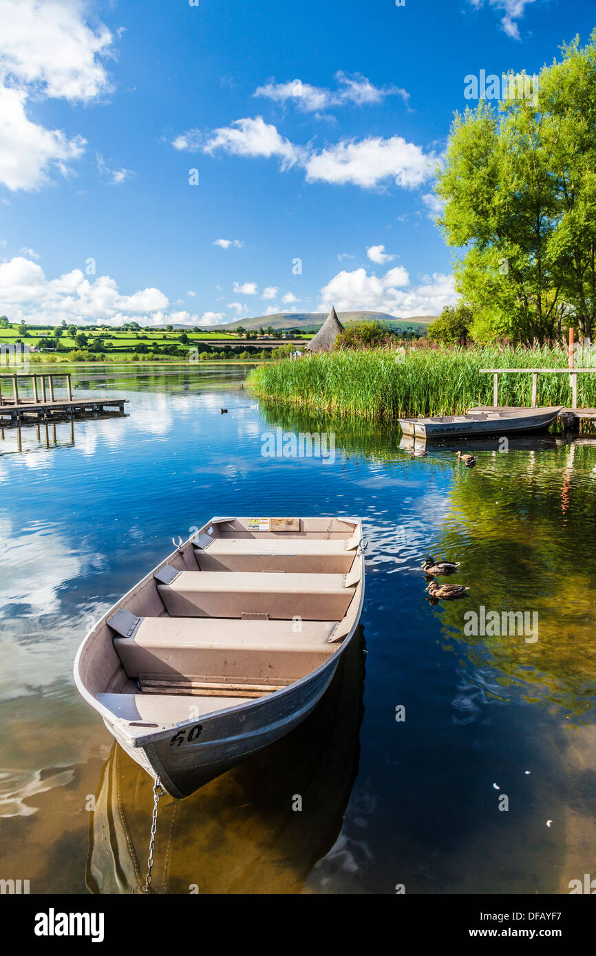 Ancient rowing boat hi-res stock photography and images - Alamy