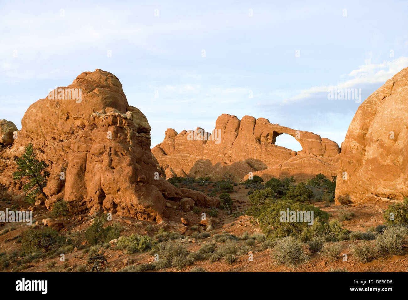 Towering buttes hi-res stock photography and images - Alamy