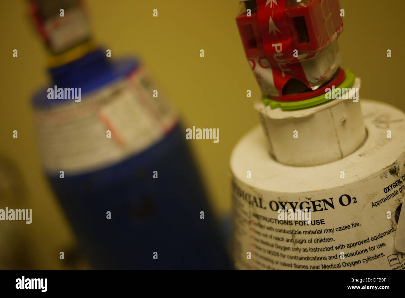 Oxygen bottle with N2O bottle behind. Used in hospitals Stock Photo - Alamy