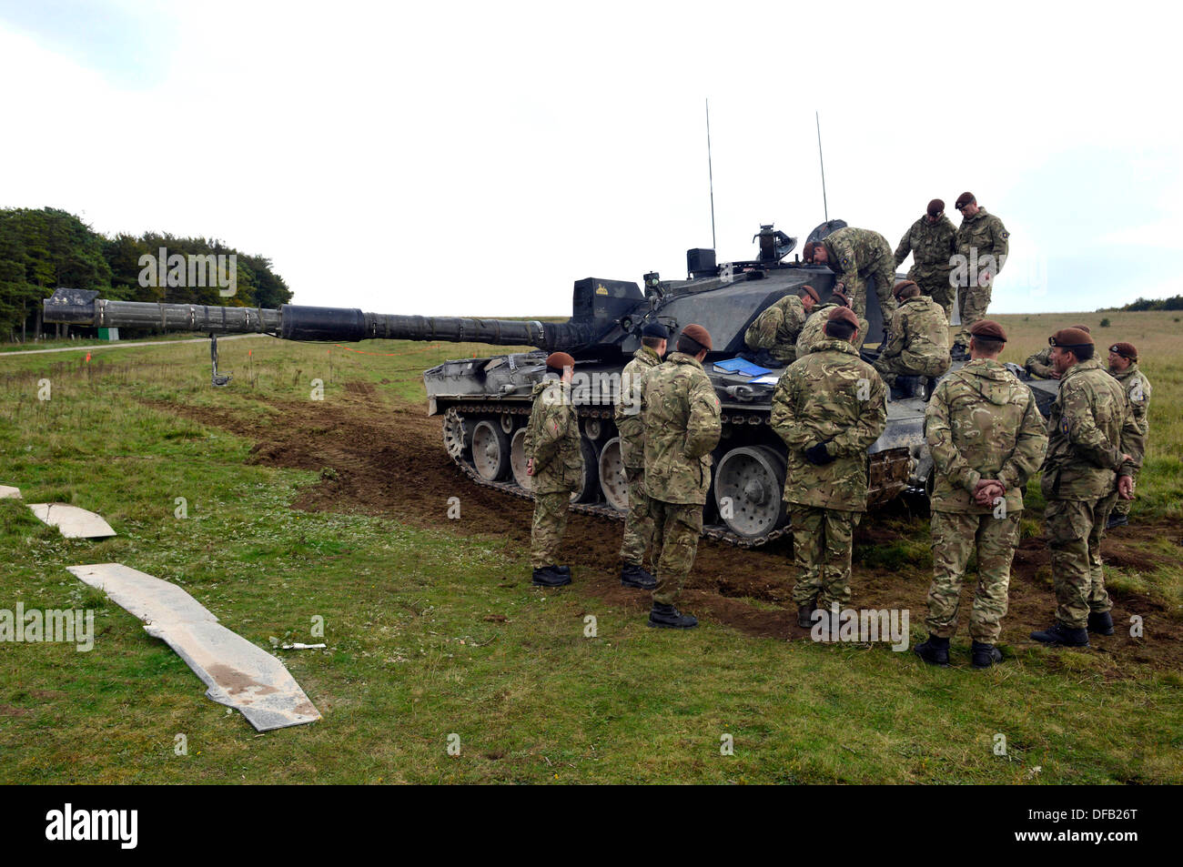 British army challenger tank hi-res stock photography and images - Alamy