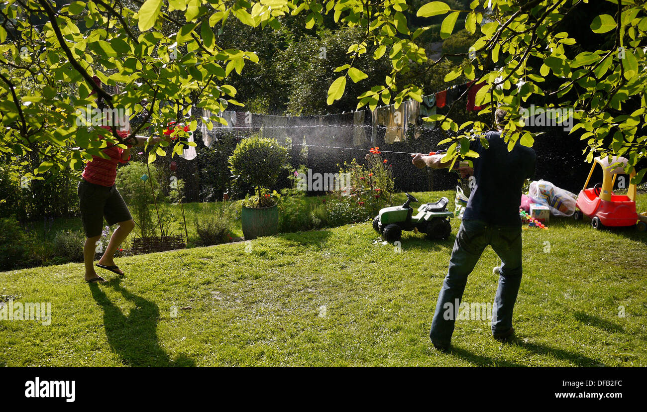 Water fight couple hi-res stock photography and images - Alamy