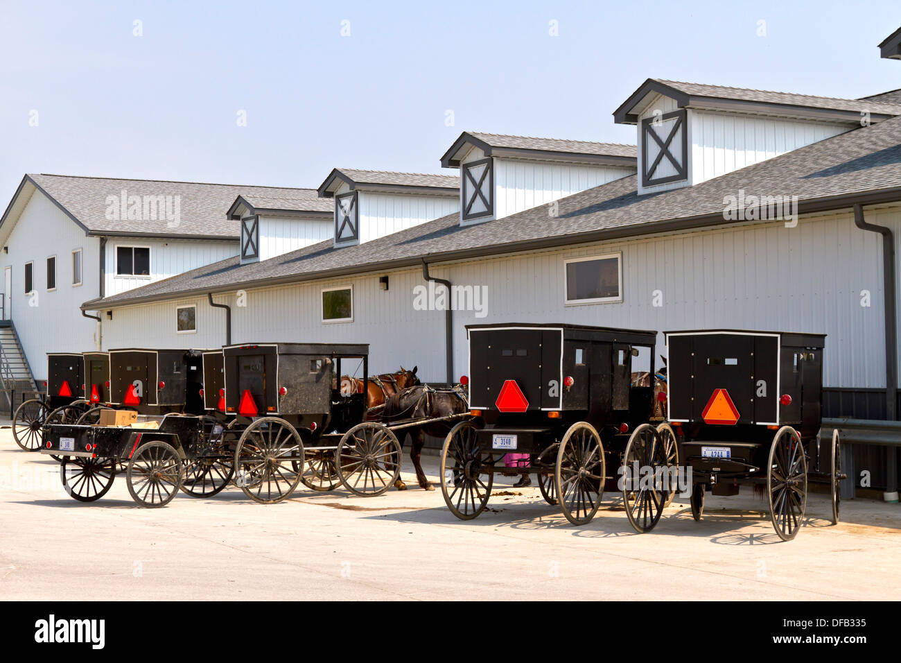 Amish horse buggy in shipshewana hi-res stock photography and images ...