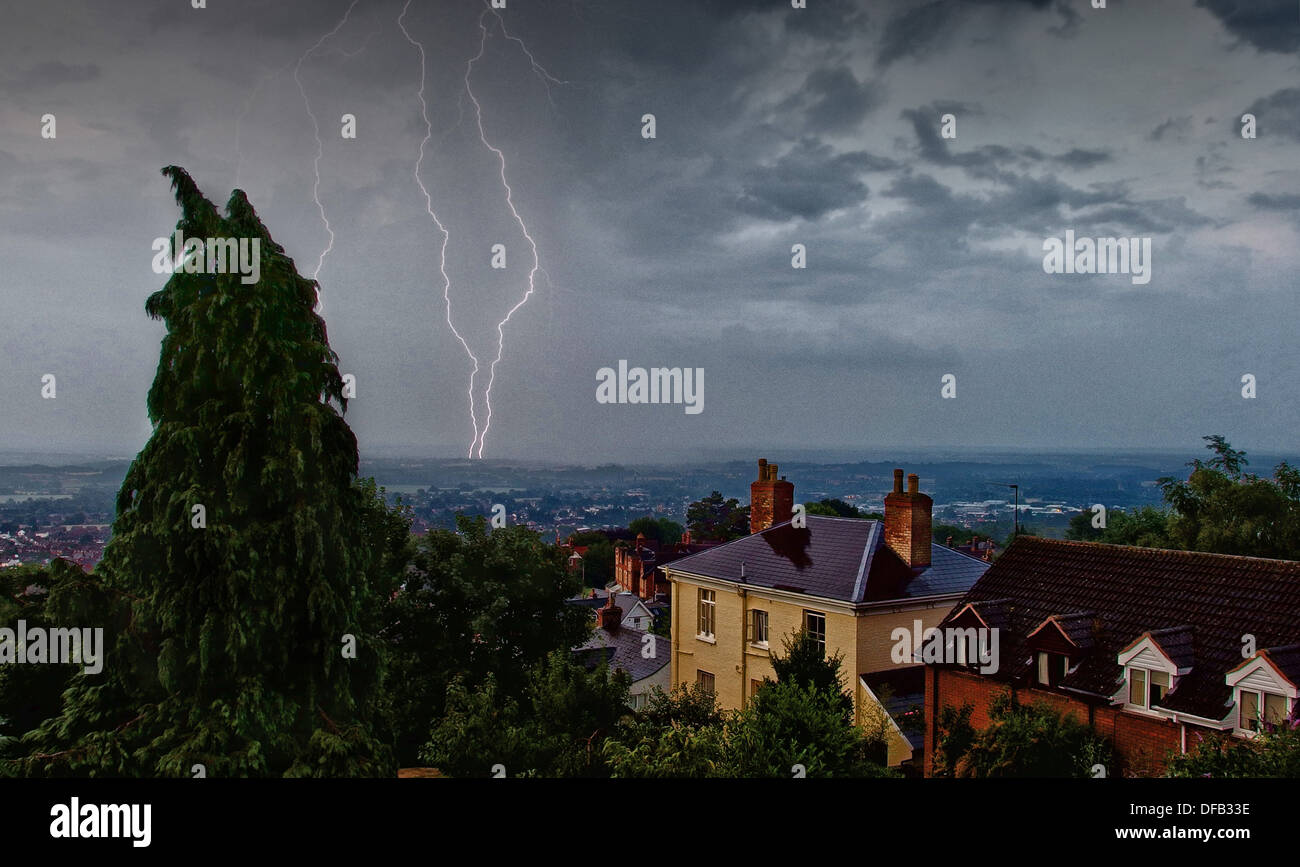 Lightning strike uk hi-res stock photography and images - Alamy