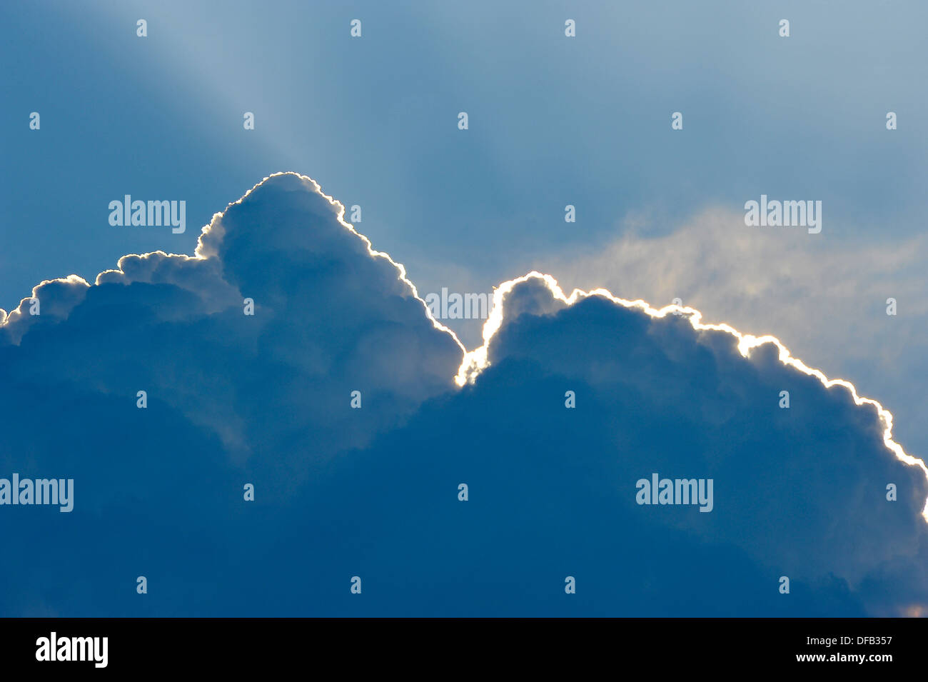 Cloud with silver lining hi-res stock photography and images - Alamy