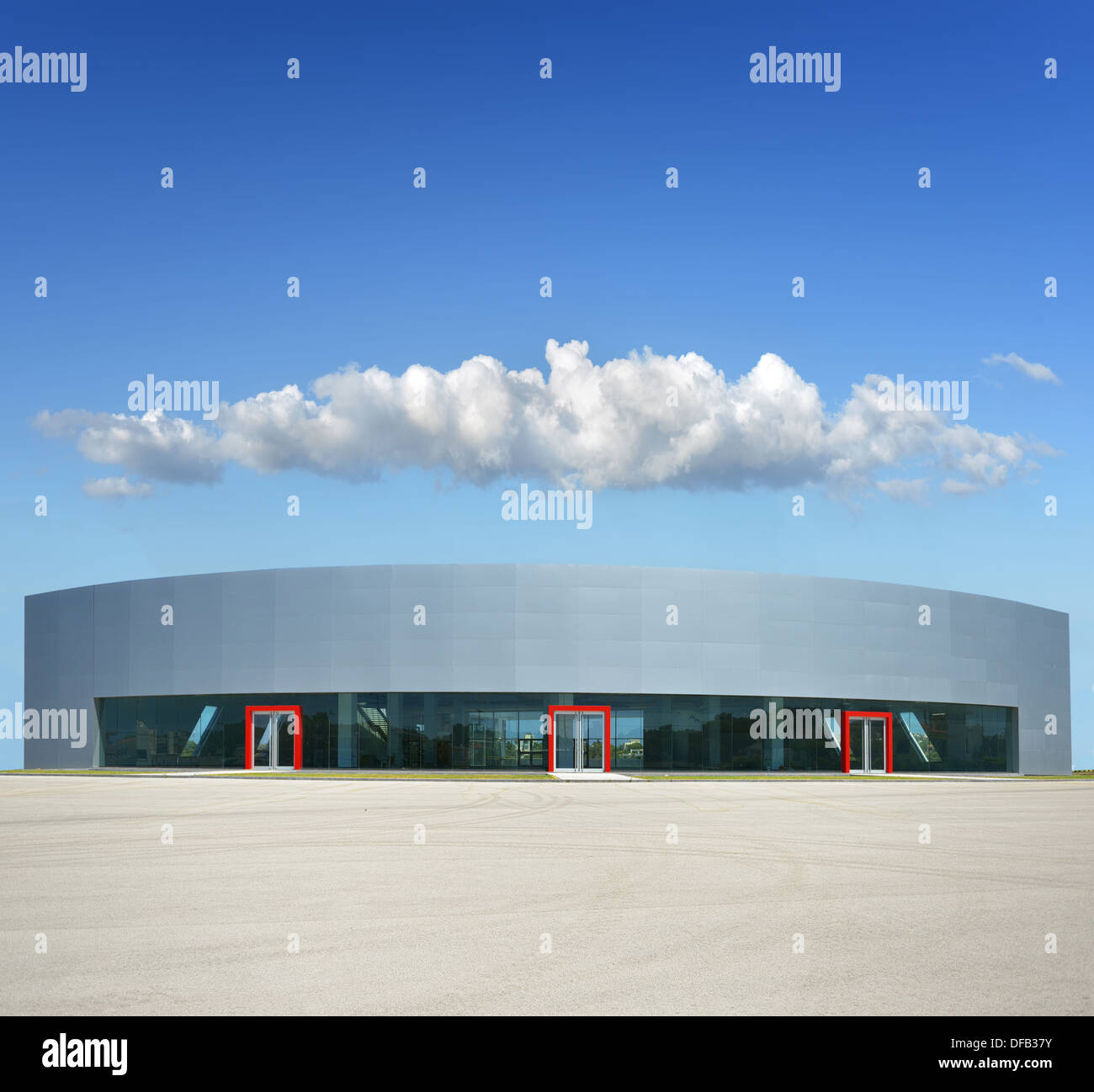 Modern suburban low rise office building Stock Photo - Alamy