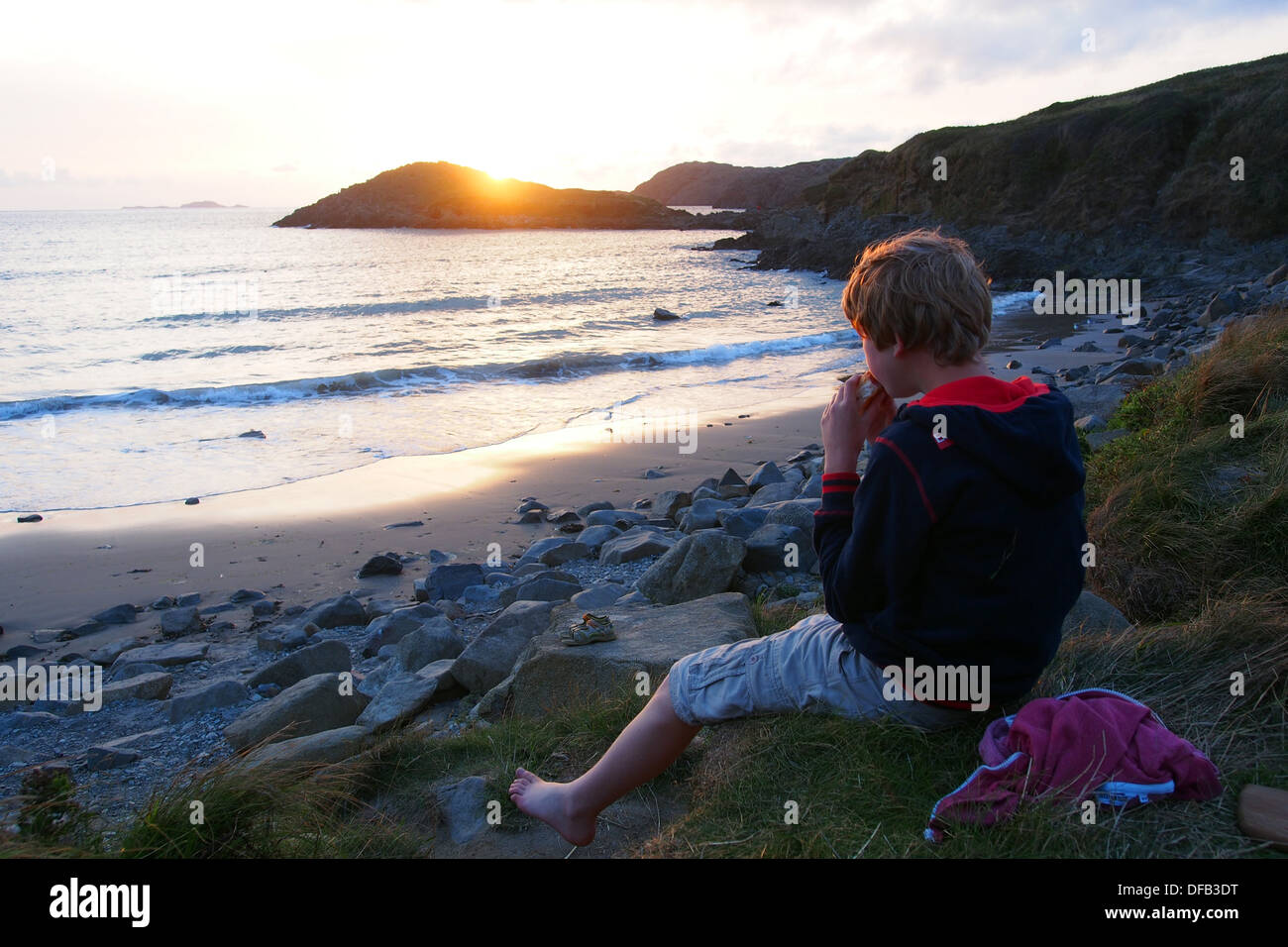 Boy watching the sunset hi-res stock photography and images - Alamy