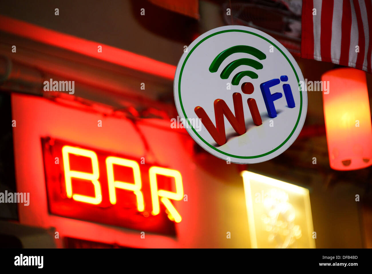 Wi fi signage hi-res stock photography and images - Alamy