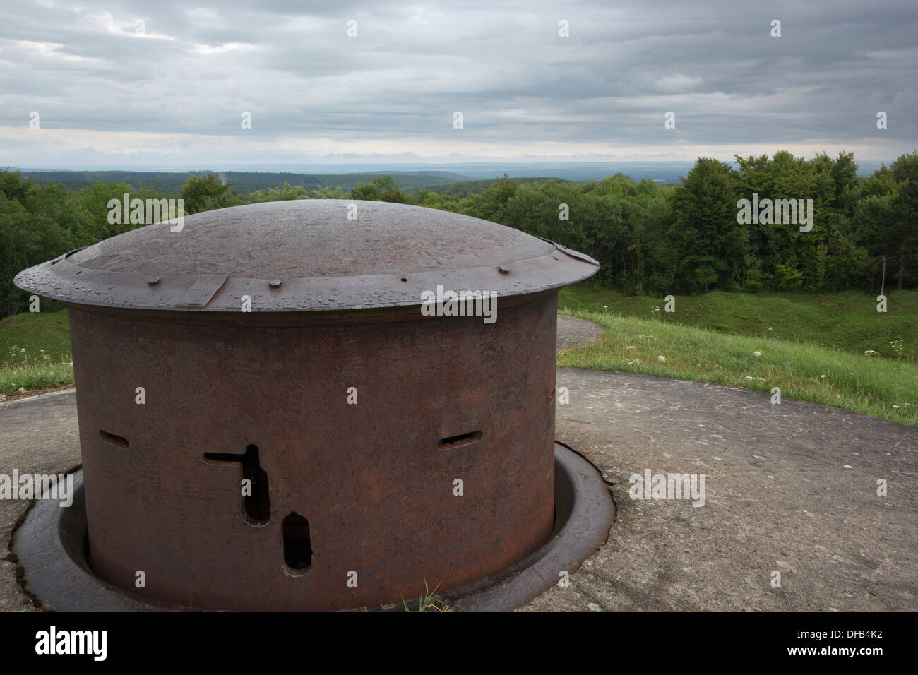 Close-up of a machine gun turret on Fort Douaumont Stock Photo - Alamy