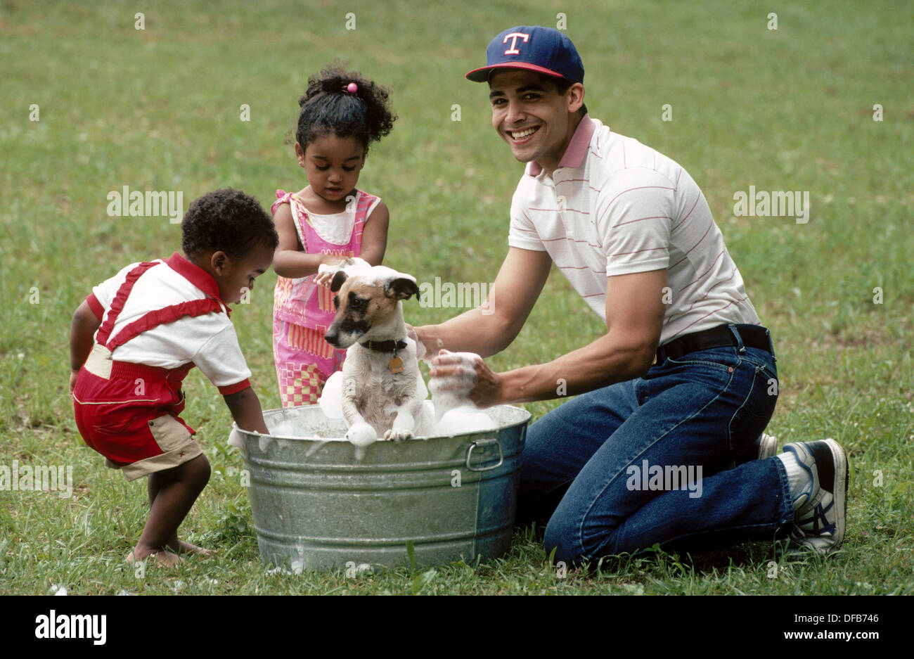 Children with dog hi-res stock photography and images - Alamy