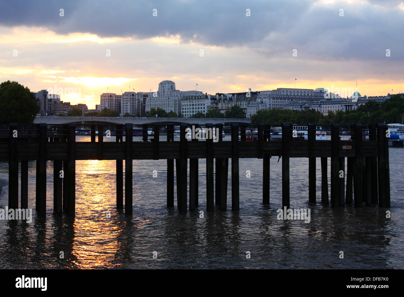 Wooden pier river thames hi-res stock photography and images - Alamy