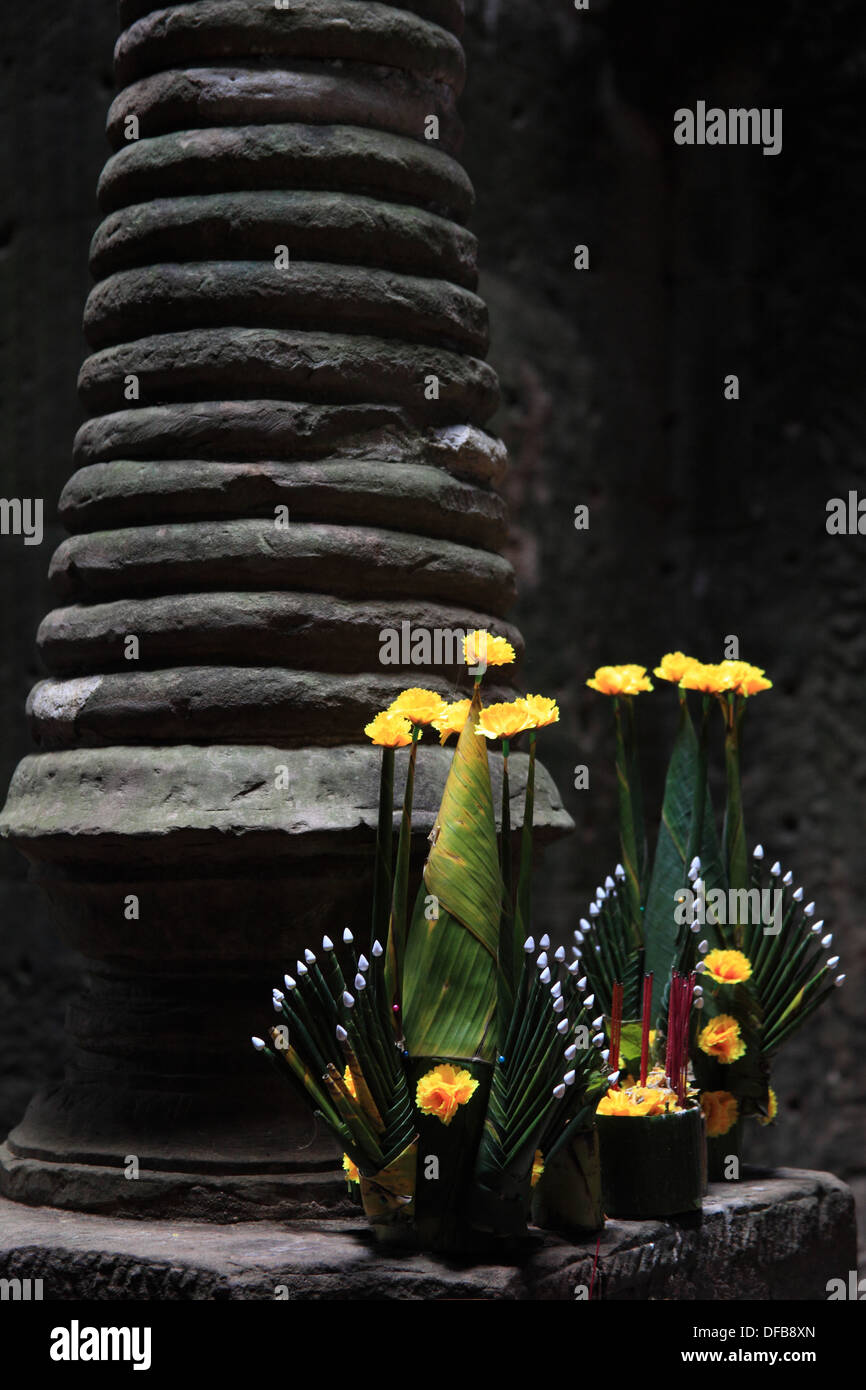 Angkor wat carving flowers hi-res stock photography and images - Alamy
