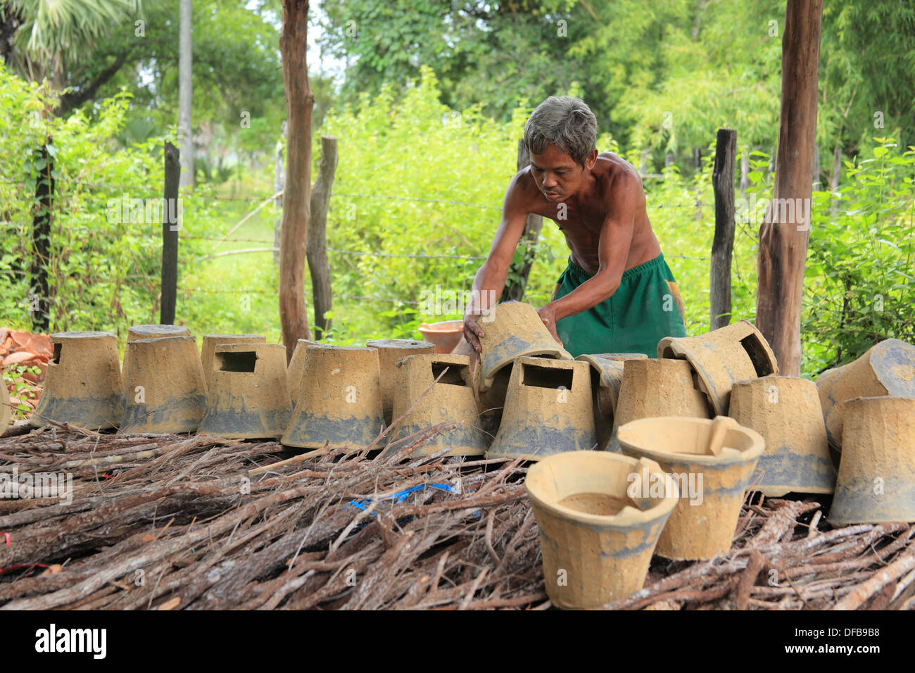 Firing pot hi-res stock photography and images - Alamy