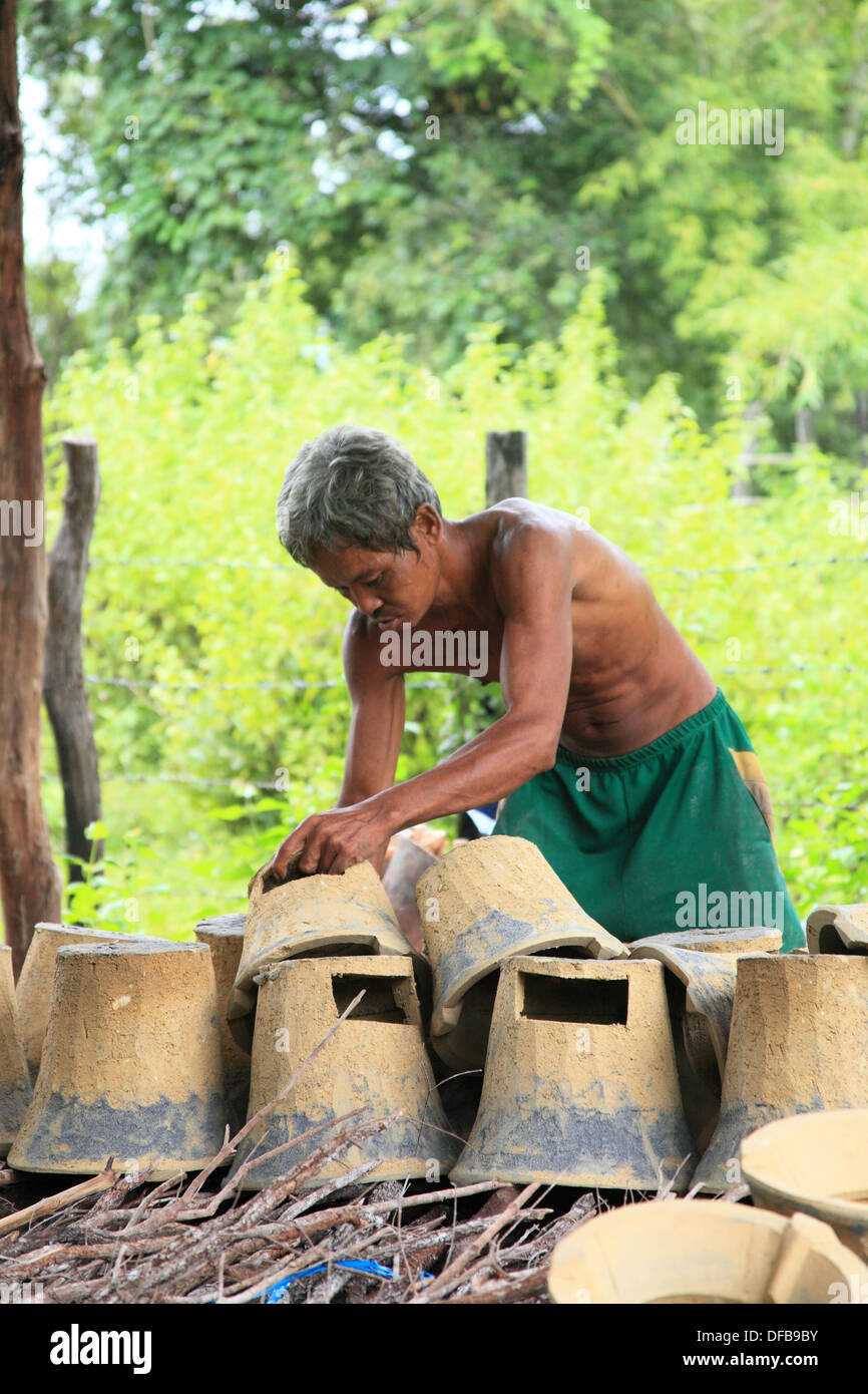 Firing pot hi-res stock photography and images - Alamy