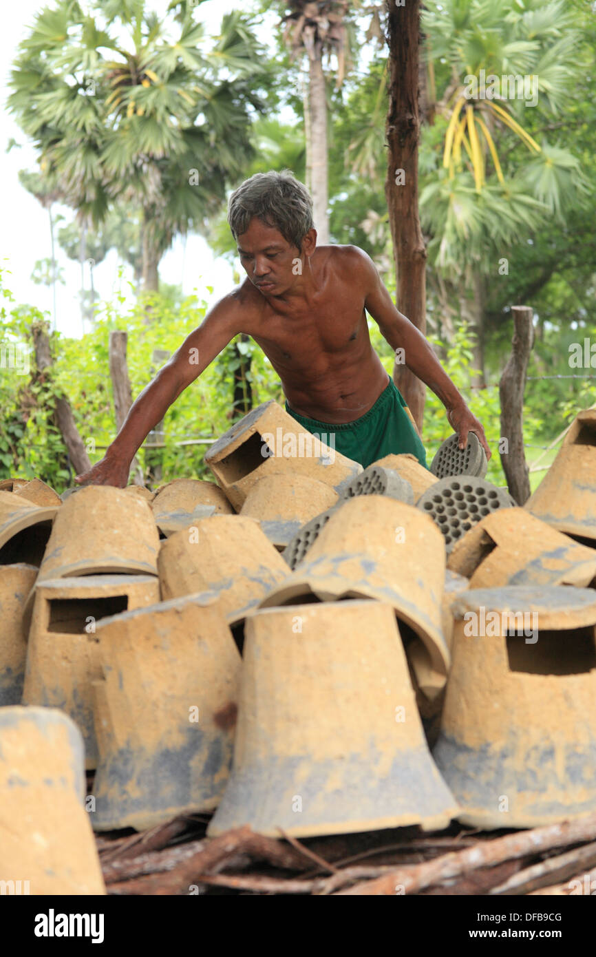 Firing pot hi-res stock photography and images - Alamy