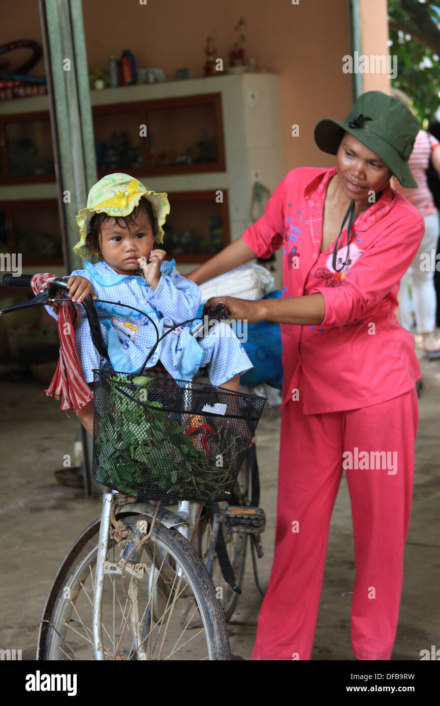 Cute khmer girl hi-res stock photography and images - Alamy